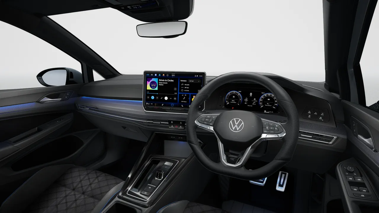 Golf TDI R-Line 純正ナビ“Discover”、テクノロジーパッケージ | フォルクスワーゲン川口